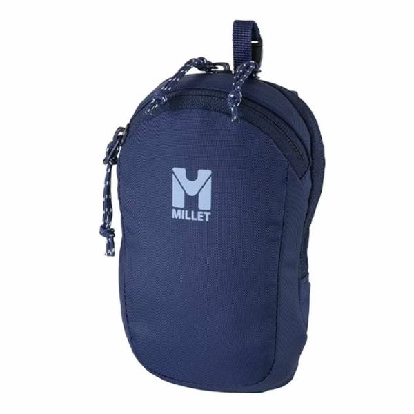 フルパッド仕様の外付け小型ポーチ。ジッパー式ポケットが2つで、モバイル端末やコンパクトデジタルカメラなどの収納に便利です。カラビナ不要でショルダーストラップに簡単装着できる独自設計のループ付き。素材は超軽量かつ引裂きや摩擦に強いリップストッ...