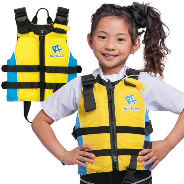 国立室戸青少年自然の家と共同開発！遠くからでも目立つカラーリング安全性を高めるために肩口に反射材を搭載緊急時のホイッスル付き※救命胴衣ではありません。■カラー：YLB■サイズ：S(身長 95〜135cm/胸囲 49〜67cm/浮力3.4kg...