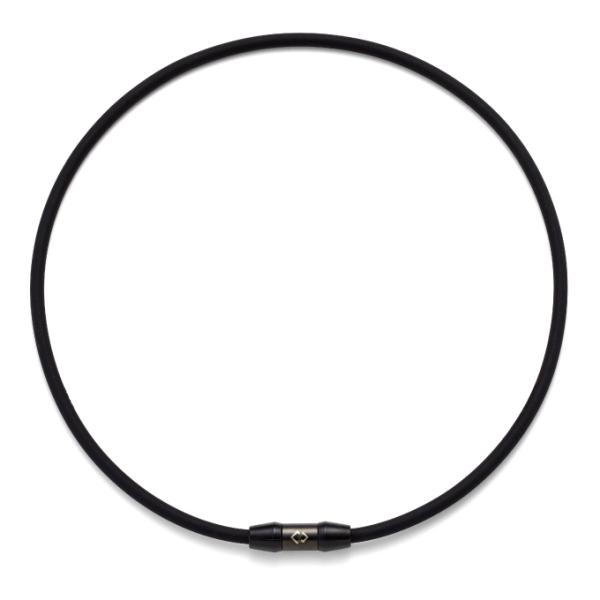 スポーツシーンをイメージした「コラントッテSPORTS」ブランドの磁気ネックレス。動きを妨げないシンプルな形状で、スポーツ時にも着用しやすい軽量タイプです。■カラー：BK/BK ( ブラック×ブラック )■サイズ：M ( 長さ/47cm、幅...