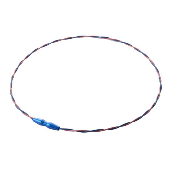 トップアスリートも認めるその軽さは限界に挑戦する者をサポートする。スタイリッシュなトルネードタイプ。■カラー：NV/PK ( ネイビー/ピンク )■サイズ：長さ/43cm ( 幅/11.3cm、奥行/2.1cm、高さ/19.8cm )■重量...