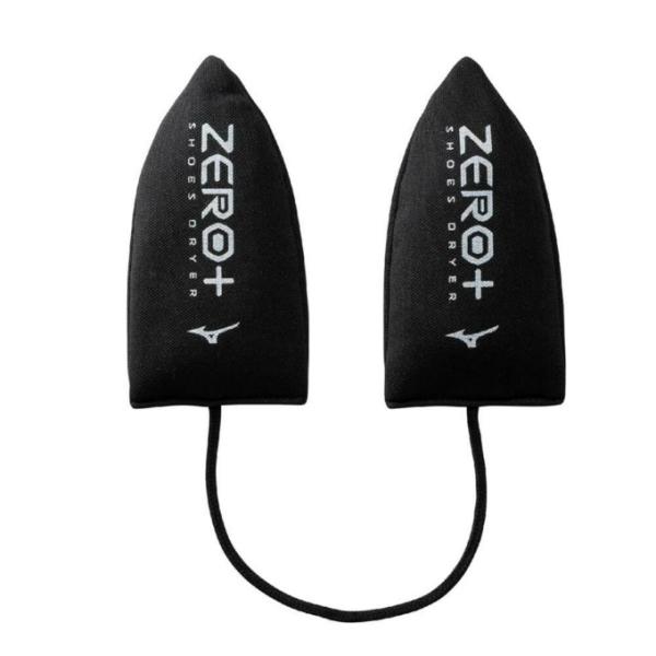 ZERO＋シリーズより、シューズドライヤーが登場！シューズ内を清潔に保とう。制菌・消臭・吸湿！シューズに入れるだけの簡単シューズドライヤー。■素材：バイオガードCG-x（制菌・消臭・吸湿）メッシュ使用■原産国：日本製■特徴：サッカースパイク...