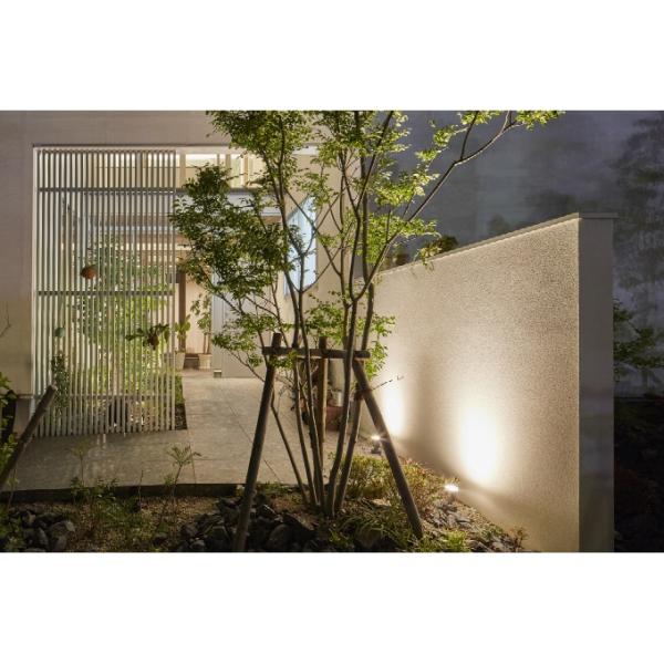 ■カラー：ブラック■サイズ：約幅8.5cm×奥行8.5cm×高さ24cm※製品によって仕上りサイズに多少の誤差がありますのでご了承下さいませ。■重量：ライト：約0.5kg/1台、コントローラー：約0.5kg、分岐コネクター：約0.1kg、延...