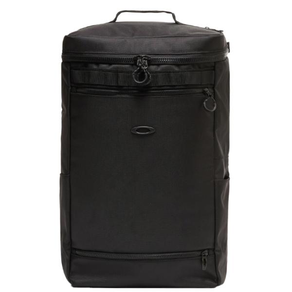 耐久性の高いポリエステル素材を採用したバックパック。上部の大きい開口から出し入れが容易に行え、また背面のラップトップ収納とメイン収納にはサイドからもアクセスが可能。上部には、携帯などの身の回りの小物を収納出来、内側には立体的なメッシュポケッ...