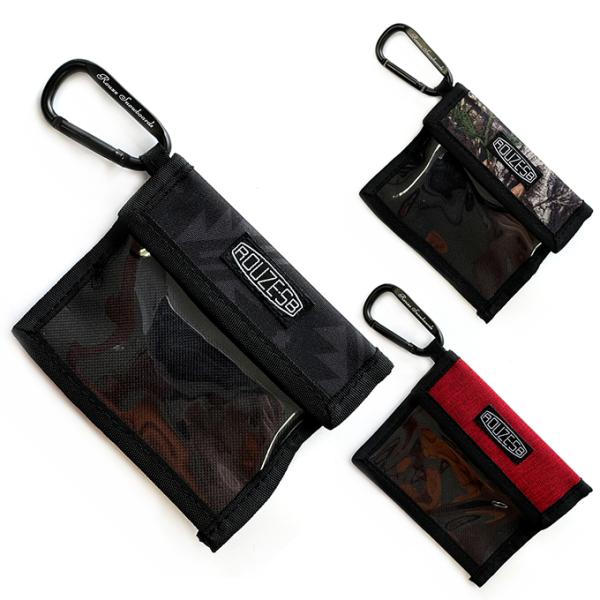 厚みの無いフラットなパスケースタイプのチケットホルダー。■カラー：BK/BGP、REAL TREE、RED■サイズ：120mm×100mm■素材：ポリエステル■原産国：中国検索ワード：リフト券ホルダー リフト券入れ