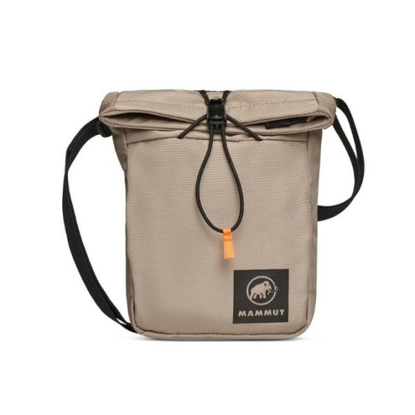 Xeron Pouch 2は出し入れしやすいクラシックなクロスボディタイプ。長さ調節できるストラップと3つのジッパーポケットを備え、PFCフリーの撥水加工を施しています。ロールトップクロージャーで開閉。メインポケット内側のコンパートメントは...