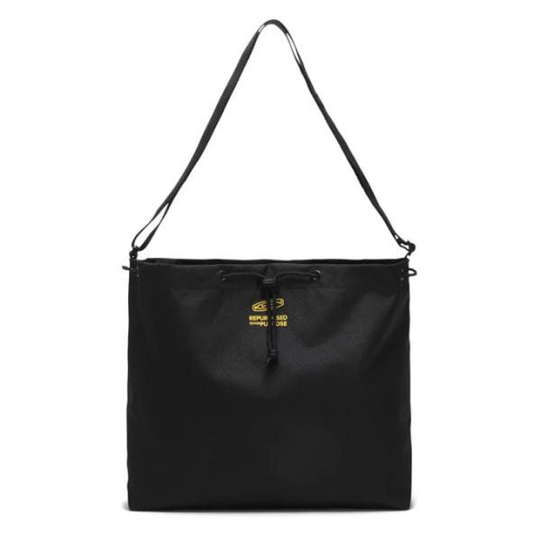 シューレースを絞ることで巾着型にもなる2WAYトート■カラー：BK/BK ( Black/Black ) ■特徴：前面にKEENロゴと 『REPURPOSED FOR PURPOSE』 のメッセージ入りアジャスタブル ショルダーストラップ付...