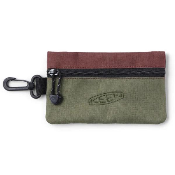 『REPURPOSED FOR PURPOSE』 工場に残る廃材を有効活用し、新たな製品へとアップサイクルされたHARVEST COLLECTION。 野外イベント時のチケットや小銭、鍵など、 細かいアイテムを収納するプラスワンポケットとな...