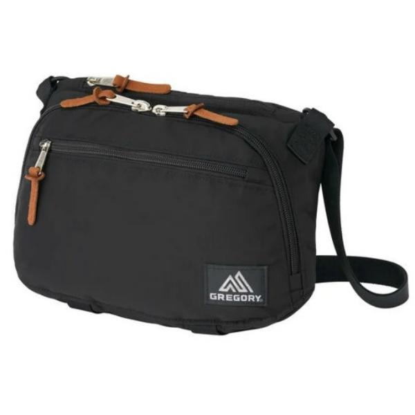 ラージサイズのトランスファーショルダーL（TRANSFER SHOULDER L）はショルダーポーチながら日常の必需品を十分に収納できる十分な容量であなたの活動をサポートします。フロントポケットとトップアクセサリーポケットの2つのジッパーポ...