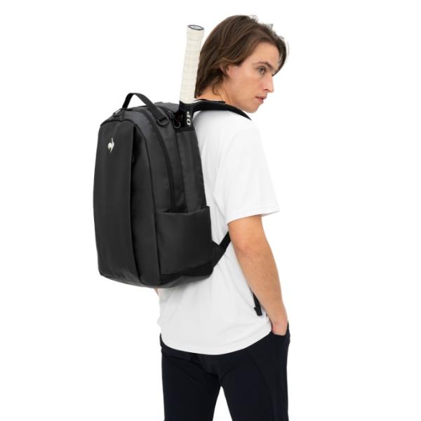 ■カラー：NVWH ( ネイビー ) 、BKWH ( ブラック )■サイズ：F ( W30×H47×D17cm )※製品によって仕上りサイズに多少の誤差がありますのでご了承下さい。■容量：約12L■素材：ポリエステル ( 表PVC加工 ) ...