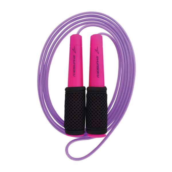 グリップはメッシュ素材のカバーにより手のひらに心地よくフィット。また九面体ロープが軽快な風きり音を起こしリズミカルに飛べる。■カラー：ベリーピンク■サイズ：全長/2m70cm※製品によって仕上りサイズに多少の誤差がありますのでご了承下さい。...