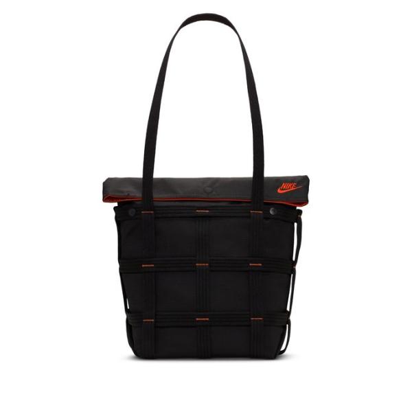 1つの使いやすいバッグにすべてのものを詰め込む必要があるけれど、あなたの気分に合わせられるバッグがほしいなら、ナイキ カーゴ トートが最適です。 内側のシェルを外側のカーゴネットから取り外し、そのときの気分にぴったりのカラーを選択。内側のス...