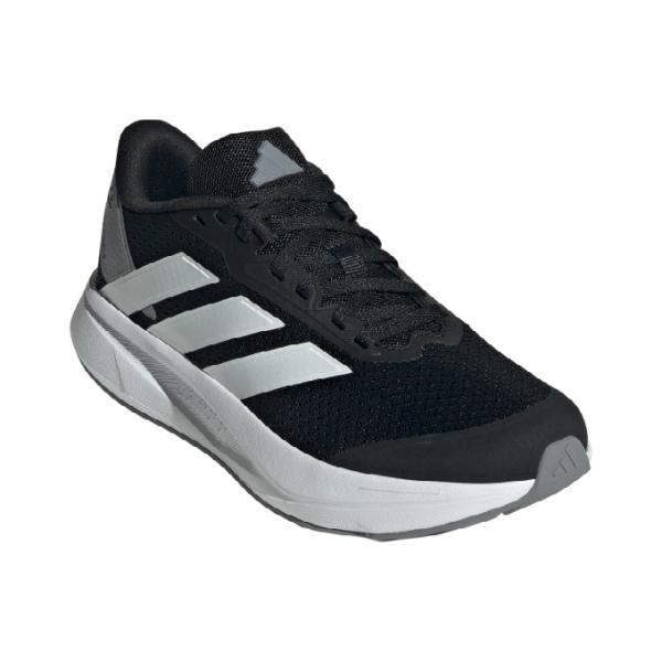 リサイクル素材を一部使用した、軽量ランニングシューズ。いつも元気に動き回っているジュニアには、それに見合ったシューズが必要。このノンストップで動ける、ジュニア用ランニングシューズを履かせてあげよう。走っているときも、ただちょっと移動している...