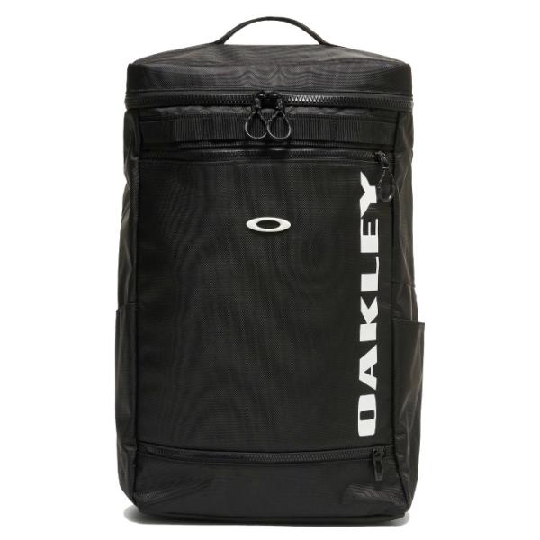 耐久性の高いポリエステル素材。上部の大きい開口から出し入れが容易に行え、背面のラップトップ収納とメイン収納にはサイドからもアクセス可能。上部に携帯などの身の回りの小物を収納可能。内側に立体的なメッシュポケットを装備。正面下方部からはシューズ...