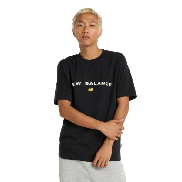 NBロゴをあえてクラシカルにイメージしたReimaginedコレクションのTシャツです。160gのコットンジャージでリラックスドフィットのシルエットで、ランからトレーニング、デイリーまで活躍するマルチユースアイテムです。■カラー：BK(ブラ...