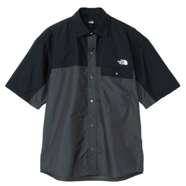 THE NORTH FACEのアイコニックな肩切り替えデザインを落とし込んだ半袖シャツ。ハリのある生地は、天然素材のようなナチュラルな風合いを持ちながら、はっ水性を持ち合わせたナイロン素材を使用しています。フロントは着脱のしやすいドットボタ...