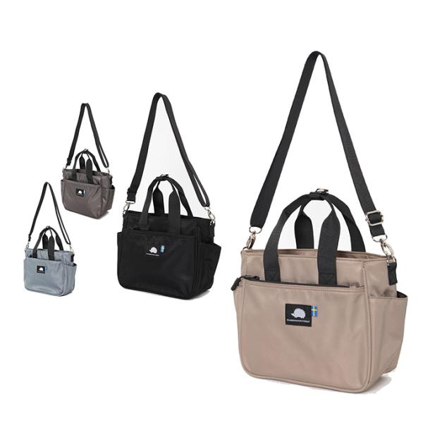 ショルダー部分は、アジャスター付きで好きな長さに調整可能。持ち手もしっかりした作りで、ホルダー付き。手に馴染む持ちやすいデザインになっています。ペットボトルも、内ポケットにホルダーがあるから縦入れで安定して収納できます。メインファスナーをし...