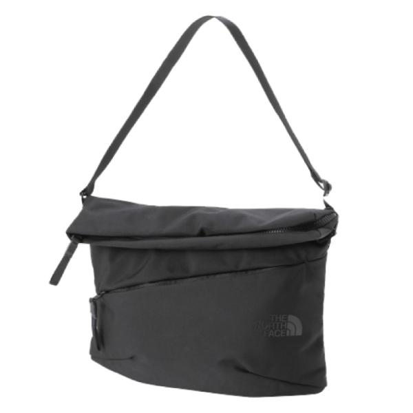 落ち着いたスタイルを演出するマットな質感のショルダー（容量8L）です。素材には、高い強度と軽さを両立した840デニールのジュニアバリスティックナイロンを採用しています。本体内部に、ファスナー付きポケットとメッシュスリットポケットを装備。フロ...