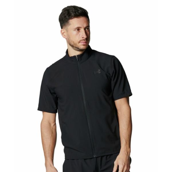 ■カラー：001(Black)■サイズ：SM、MD、LG、XL、XXL■着用感：フィッティド/身体のラインに沿って着用するタイプ■素材：ポリエステル100%■原産国：ベトナム■特徴：両サイドにポケット軽量で動きやすいウーブンのジャケット適度...