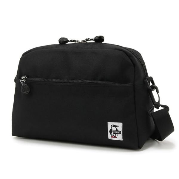 大きすぎず、小さすぎない“絶妙”なサイズ感で大人気のCHUMS定番ショルダーバッグ■カラー：BLACK■サイズ：H 20 X W 30 X D 10cm※製品によって仕上りサイズに多少の誤差がありますのでご了承下さいませ。■素材：RENU ...
