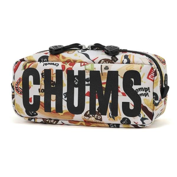 ペンケースやメイクポーチなどに使い勝手の良いサイズ感、CHUMSロゴモチーフの小物ポーチ■カラー：FAST FOOD■サイズ：H 9 X W 19.5 X D 7cm■素材：RENU Recycle Polyester 100%■原産国：中...