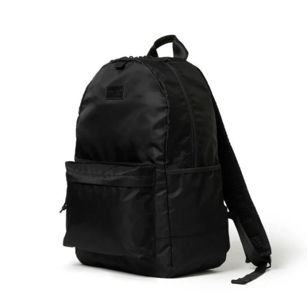 ■カラー：ブラック■サイズ：One Size（高さ/約460mm、幅/約300mm、奥行/約230mm）※製品によって仕上りサイズに多少の誤差がありますのでご了承下さいませ。■容量：約27L■素材：ナイロン■特徴：・小物の収納に便利な外側ポ...