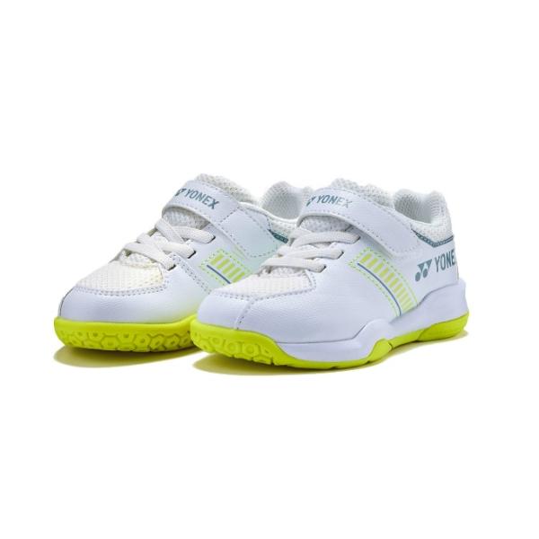 ヨネックス史上最軽量。軽量性・グリップ性が向上し、より素早いフットワークを生む。■カラー：W/LM ( 656 ホワイト/ライム )■サイズ：16.0〜17.0cm■重量：250g ( 26.0cm/片足 )■素材：アッパー/人工皮革ミッド...