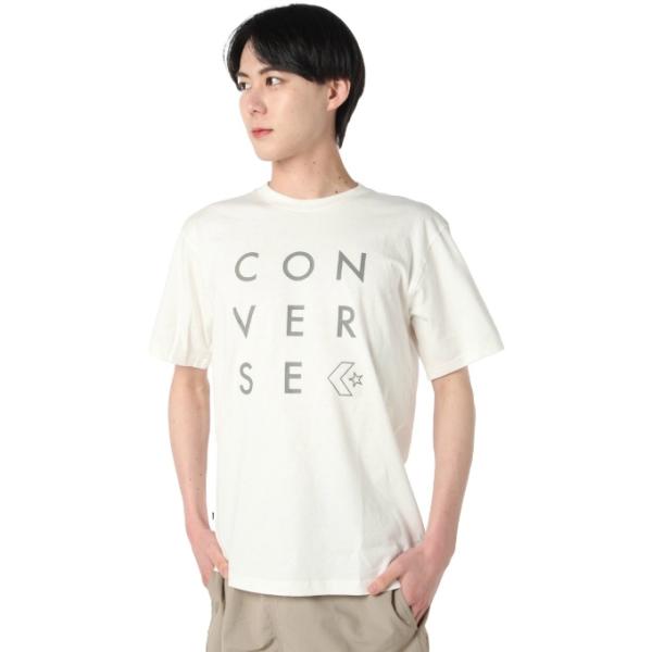 中肉で汎用性の高いコットン天竺を使用したグラフィックTシャツ。細く角のあるフォントをバランスよく配置したデザインをフロントにプリント。 ■カラー：WH■サイズ： M(着丈/67cm、肩幅/47cm、身幅/54cm、裄丈/46cm) L(着丈...