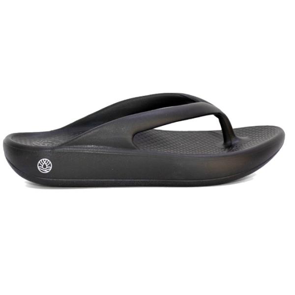 今までのUltraモデル以上に厚みを持たせ、ふっくらとした雲のようなサスペンションで究極の履き心地を実現しました。女性からの要望も多かった細身のアウトラインにて作成、よりフェミニンなシルエットのプラットフォームサンダルとして仕上げました。ス...