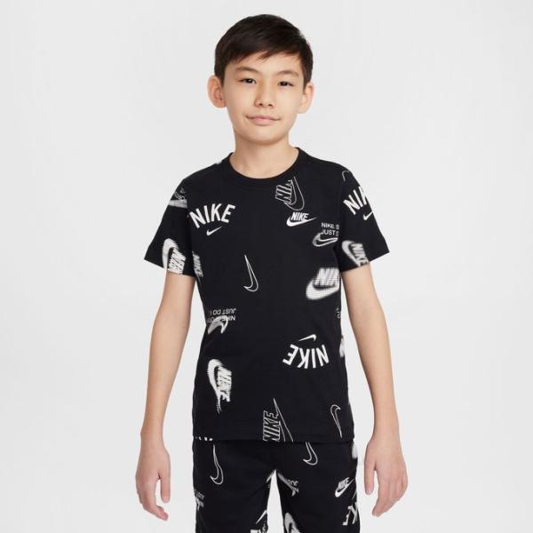 自然に遊びたくなる柔らかいコットンTシャツ。クラシックなフィット感で、十分な余裕があり、一日中動き回れるスタイリッシュなデザインです。■カラー：010(ブラック)■サイズ：130、140、150、160■素材：本体/綿 100%■着用感：ス...