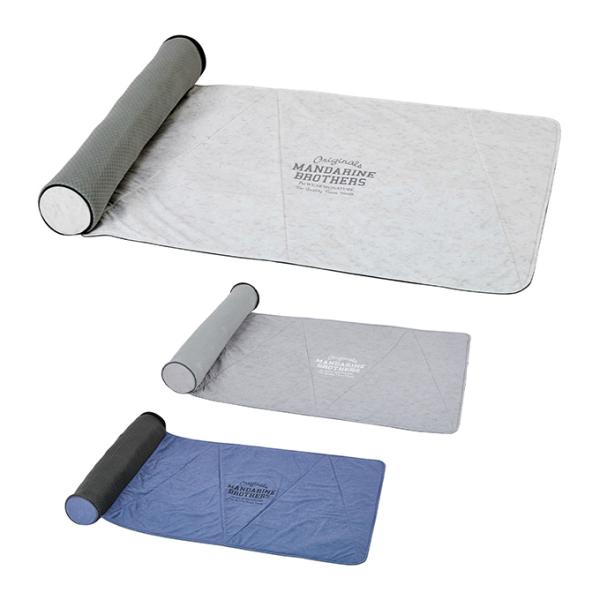 お部屋用の大きいサイズ!エアコンの設置温度を抑え、節電対策にも!。冷凍ペットボトル2本で長時間涼しさ持続!表面に接触冷感生地を使用でさらに快適。コンパクトに巻いて収納可能です。■カラー：NAVY、LIGHT GRAY、ASH■特徴：・冷凍ペ...