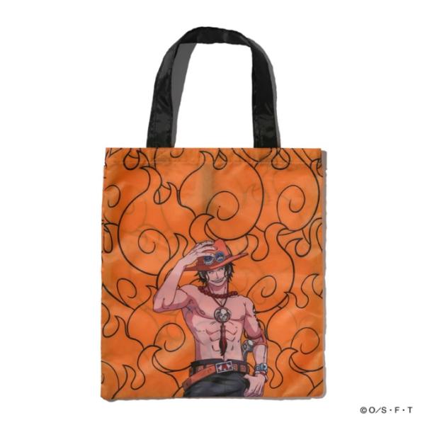 大人気TVアニメ『ONE PIECE』とのスペシャルコラボレーションアイテム。悪魔の実“メラメラの実”デザインのトートバッグ。小さく折りたたみができA4サイズが収納可能■サイズ：横幅/37cm、高さ/42cm※製品によって仕上りサイズに多少...