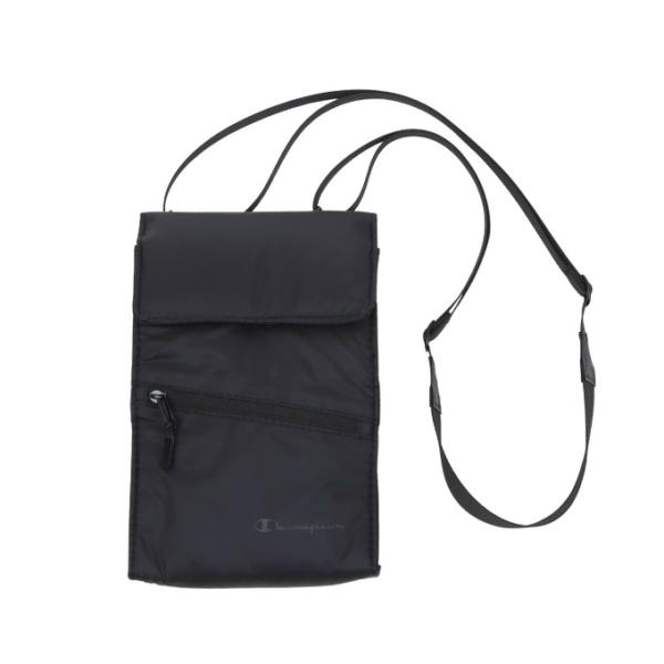 発色性と柔らかさの出るナイロン100％の素材を使用し、薄中綿を入れてクッション性を高めたショルダーバッグです。開け口は大きく開くフラップタイプ。フラップの留め具はスタイリッシュな隠しスナップボタンを採用し、フロントポケットにはブラックのジッ...