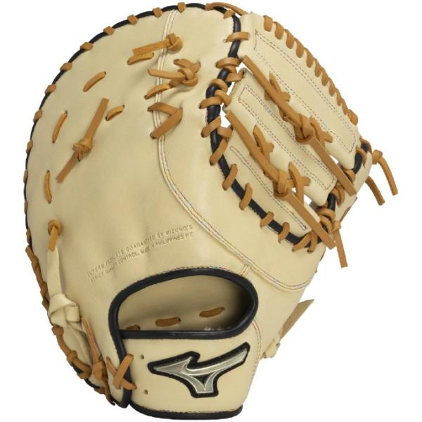 手にはめた瞬間に「扱いやすい」「軽い」と感じるミット！！■カラー：8009(ブロンド×ブラック)■利き手：右投げ用 ( LH )、左投げ用 ( RH )■素材：受球面／背面/クレストハイド（天然皮革/牛革）■ポジション：捕手・一塁手兼用■原...