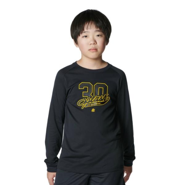 優れた吸汗速乾性とストレッチ性を備えた、アンダーアーマーのパフォーマンスファブリック「UAテック」。ラウンドヘムでドリブルやシュート時のストレスを軽減する。「自分の名前が付いたアイテムはすべて、より良いプレーと『Change The Gam...