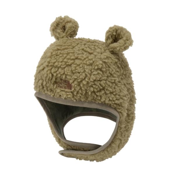 表面にはかさ高のある毛足の長いボアフリース、裏地には肌触りのよいコットン天竺の生地を使用したベビーキャップ。首元のベルトは、着脱がしやすくフィット感のよい面ファスナー仕様です。かわいらしい小さな耳付きで、フロントの刺繍ロゴがデザインのアクセ...