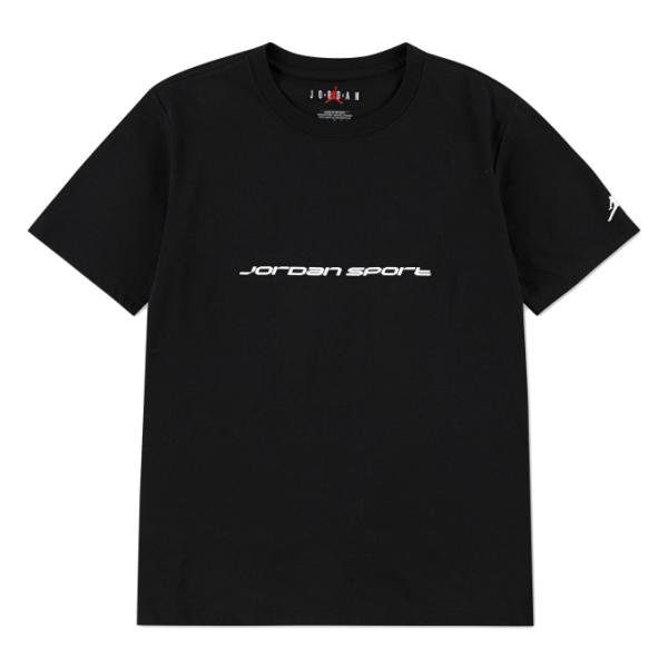 胸元のJORDANロゴが洗練された印象を与えるTシャツ。袖のジャンプマンロゴもさりげないアクセント。生地にはDRY-FITを使用し、長時間の運動でも快適な着心地です。スポーツシーンはもちろん、普段のカジュアルスタイルにも、クールなアクセント...