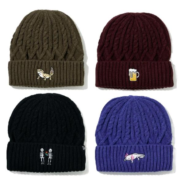 遊び心をプラスする、冬の定番ニットキャップ☆クラシカルなケーブル編みに、ユニークな刺繍をアクセントに添えたニットキャップ。定番の冬小物にちょっとした遊び心をプラスすることで、コーディネートを引き立ててくれます。普段使いからアウトドアシーンま...