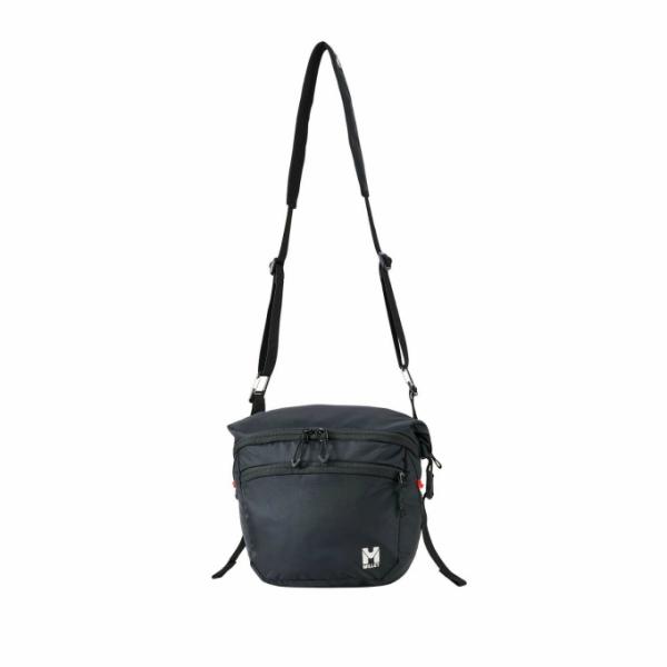 ■カラー：JEBK/N4581(JET BLACK)■サイズ：U(W24_H20_D9cm)※製品によって仕上りサイズに多少の誤差がありますのでご了承下さい。■容量：3L■重量：240g■素材：420D ナイロン100%■装備：・高密度ナイ...
