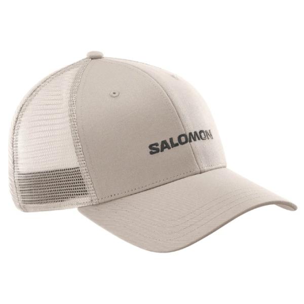 バイザーがカーブした Salomon の Logo Trucker Cap は、Salomon ロゴをあしらった汎用性の高いデザインで、ワードローブとのコーディネートも抜群。ソフトなコットンと通気性の高いメッシュにより、快適さが一日中持続し...
