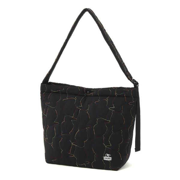 ブービーバードをキルティングで表現、軽やかでタフな“Booby Stitch”シリーズのショルダーバッグ■カラー：BK/RAINBOW(Black x Rainbow)■サイズ：H34 X W32 X D17cm※製品によって仕上りサイズに...