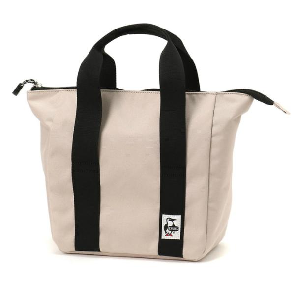 お弁当箱と飲み物が一緒に入るたっぷり容量、保冷機能付きのランチバッグ■カラー：GREIGE■サイズ：H 25 X W 23 X D 12cm※製品によって仕上りサイズに多少の誤差がありますのでご了承下さい。■容量：約4L■素材：RENU R...