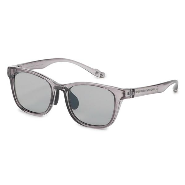 CHUMSオリジナル、コーディネートのアクセントになるウェリントンサングラス■カラー：GRAY■サイズ：53□19-143（H41）レンズ幅 53mm / ブリッジ幅 19mm / テンプルの長さ 143mm / 天地幅 41mm※製品によ...