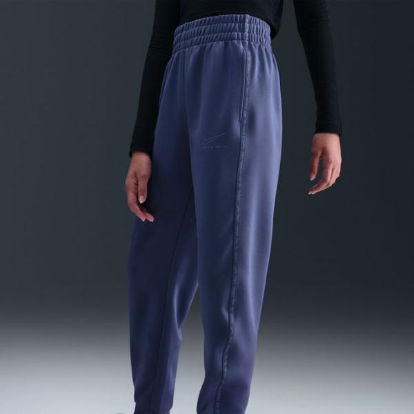 気温が低く、たくさん汗をかくことが予想される日は、このトレーニングパンツがおすすめ。Dri-FITテクノロジーが体を包み込み、寒い日のワークアウト中も汗を逃がして体温を調節します。■カラー：508（サンデッドパープル/ワールドインディゴ/ワ...