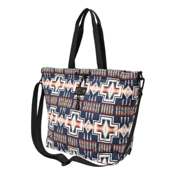 ショルダーにもトートバッグにもできる2WAY仕様で、肩掛けにも対応できる絶妙な長さの持ち手や、2つのファスナー付き内ポケットなど、使いやすさにこだわった設計です。開口部はドローコードで絞れるデザインが施されており、巾着型にフォルムチェンジも...