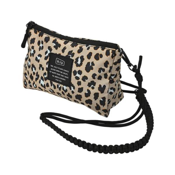 耐久性に優れた300Dの素材を使用した軽量のシンプルなサコッシュ。重力のかかる部分はパラコードを太く編んでおり、肩に食い込む心配がありません。カラビナのつけ方を調整して、ハンドバッグに。ショルダーを外してポーチとしても使用可能な3WAY仕様...