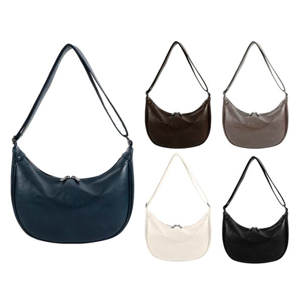 バッグの持ち手から本体までの流れるようなラインデザインで、肩から掛けた時でも形を崩さず身体に美しくフィットする。■カラー：GBE、DBR、BK、NV、IV■サイズ(実寸サイズ)：横幅/30cm、高さ/19cm、奥行き/11cm※製品によって...