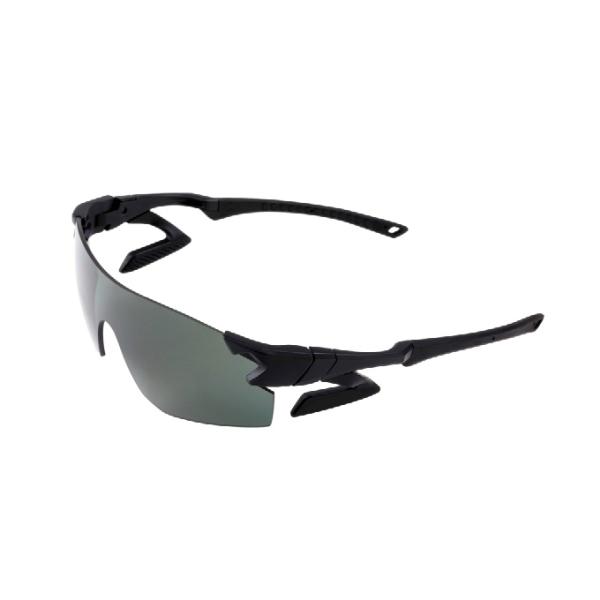 まるで掛けていないかのような異次元のフィット感を実現した鼻パッドが無いサングラス・エアフライの学生野球対応モデル。高野連規定クリアで公式戦での着用が可能！プレイに差がつく、別次元の視界へ。■カラー：レンズ/偏光グレーフレーム/ブラックマット...