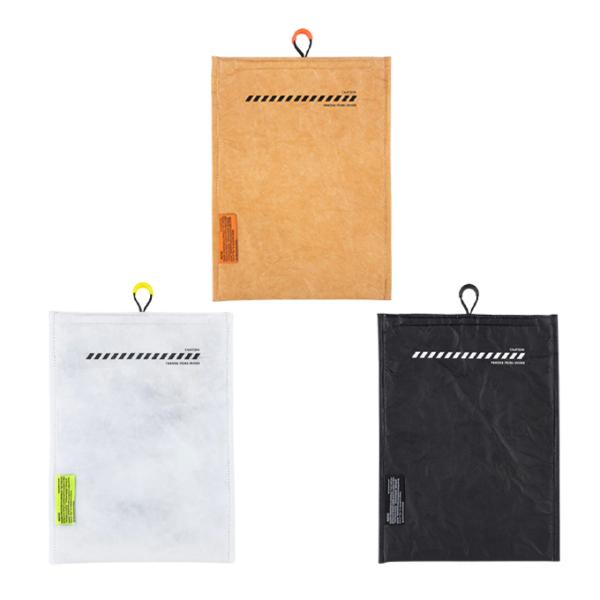 WEEKEND(ER)では人気の高い定番素材の高密度ポリエチレンを使用したPCケース。■カラー：WHITE、NATURAL、BLACK■サイズ(実寸サイズ)：W26cm×H35cm※製品によって仕上りサイズに多少の誤差がありますのでご了承下...