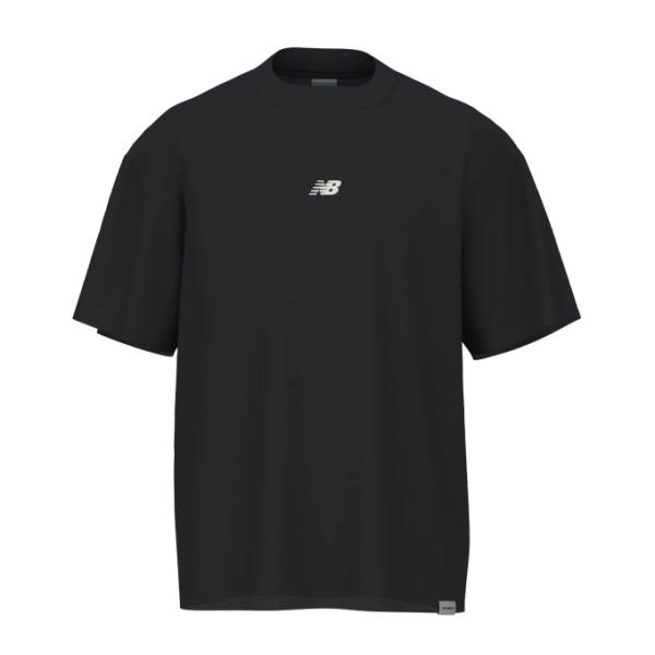 日本人の体型に合わせて開発されたトレーニング用グラフィックTシャツ。背面に反射プリントで「The Intelligent Choice」をグラフィックデザイン。吸汗速乾性に優れたNB Dryを搭載したポリエステル100%ニット素材を使用し、...