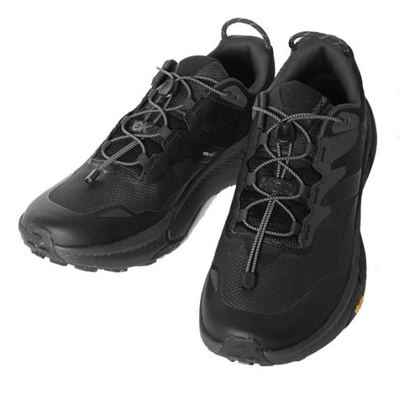 どんな天候でも、あらゆるシーンを快適に。ライフスタイルとパフォーマンスをブリッジする機能を備えたTRANSPORT GTX(トランスポートGTX)。アウトソール、ミッドソール、アッパーに多数のサステナブルな素材を使用しています。街中での生活...